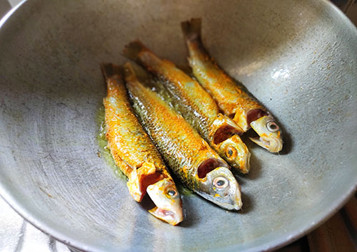 How to prepare Bengali Fish Curry Recipe, Charapona Jhol - FoodBreeze