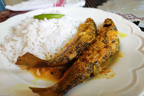 How to prepare Bengali Fish Curry Recipe, Charapona Jhol - FoodBreeze
