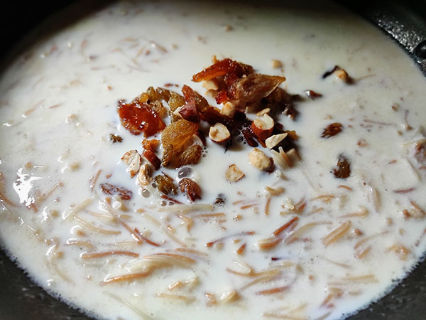 Sheer Khurma Recipe, How to make Sheer Khurma at home - FoodBreeze