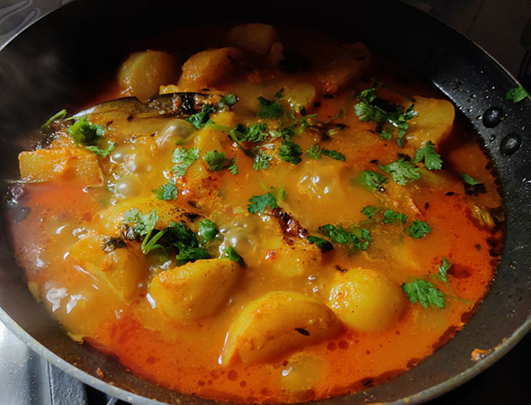 Dum Aloo Recipe, Kashmiri Dum Aloo, Bengali Niramish Aloor Dum - FoodBreeze